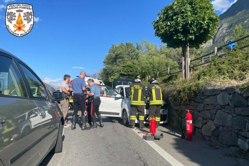 Incidente Stradale A Saint Christophe Si Scontrano Due Automobili